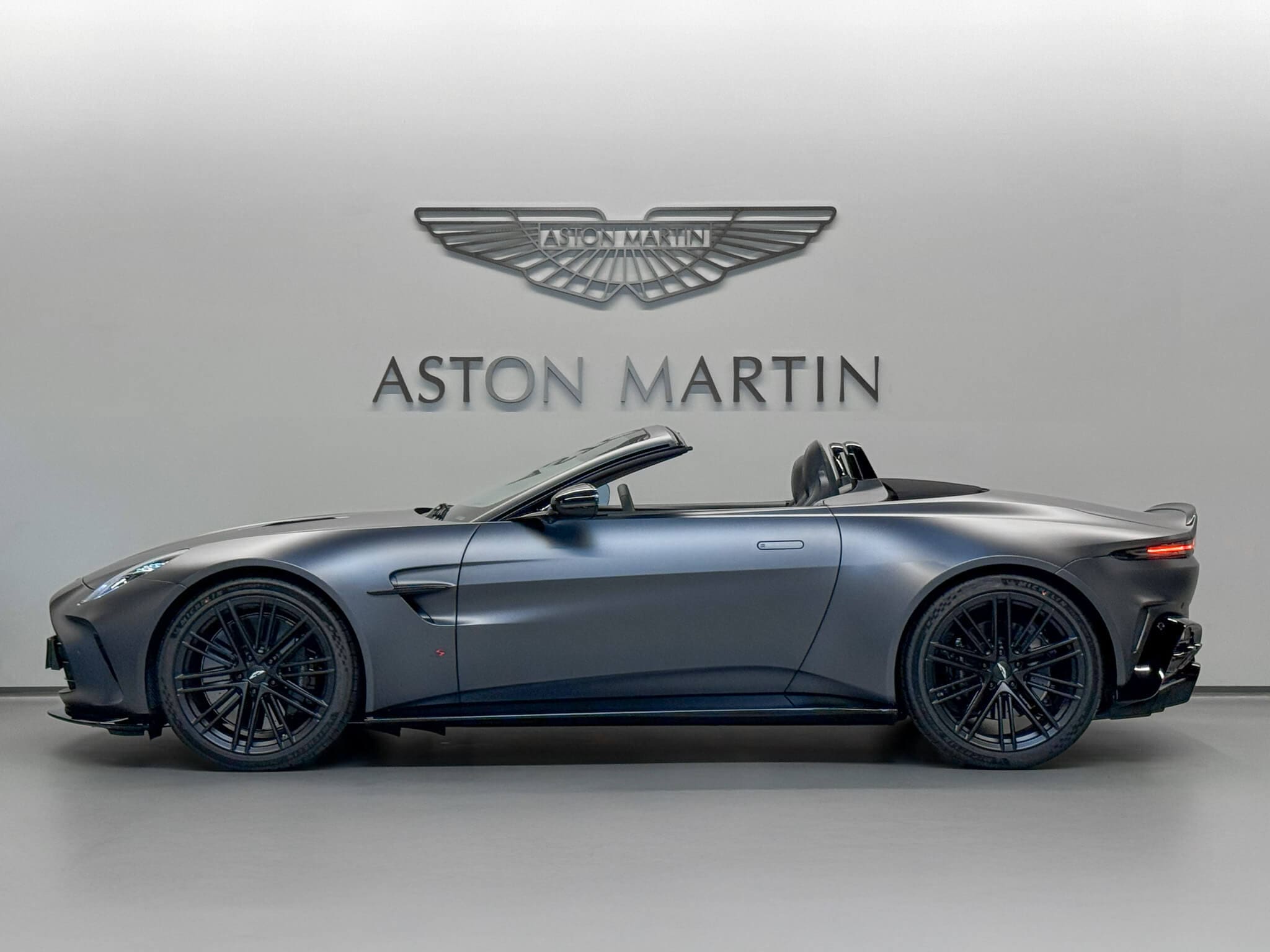 New Vantage S Roadster | Aston Martin Brussels